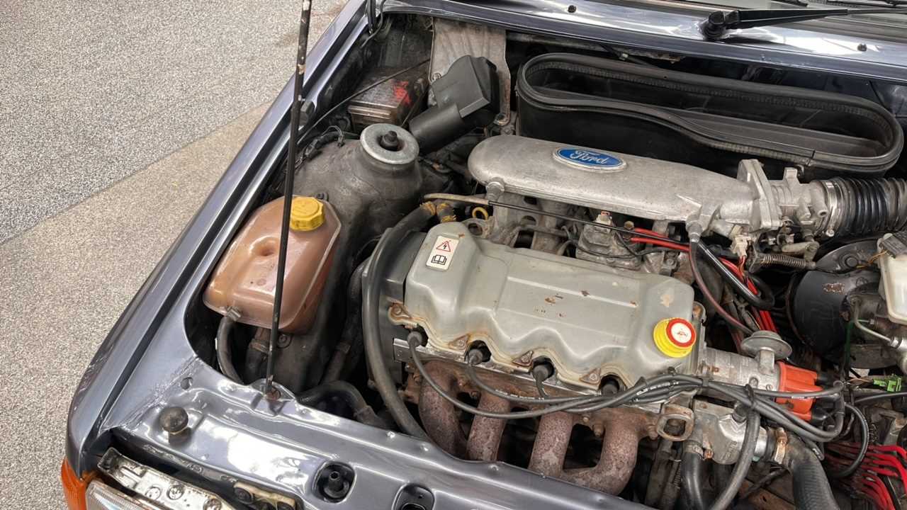 Lot 328 - 1989 FORD ESCORT XR3 INJ