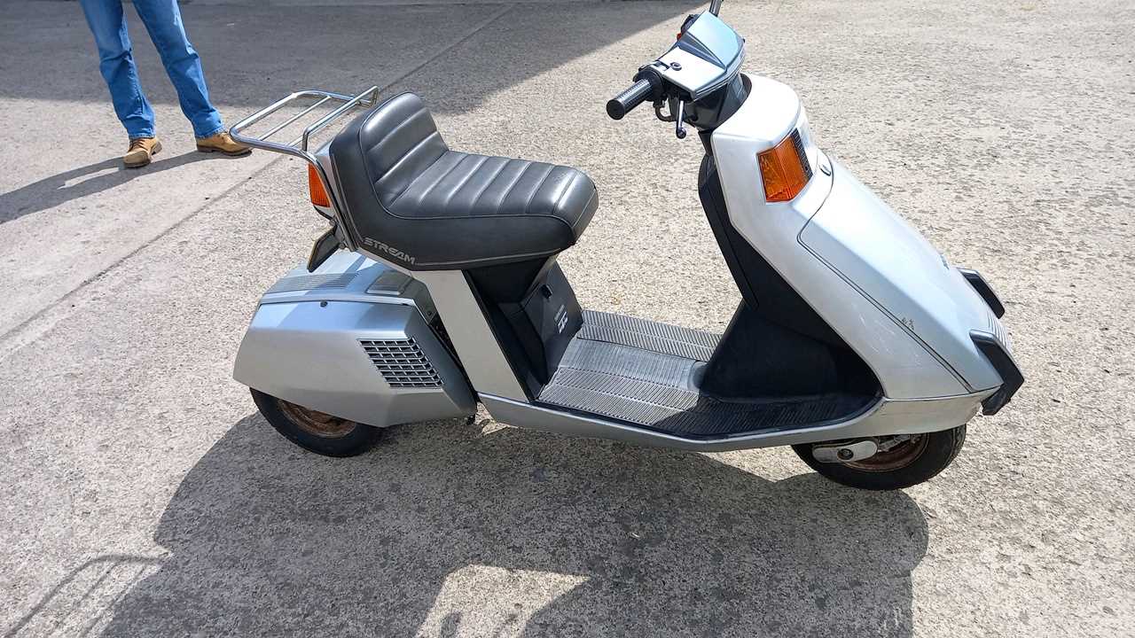 Lot 400 - 1986 HONDA STREAM