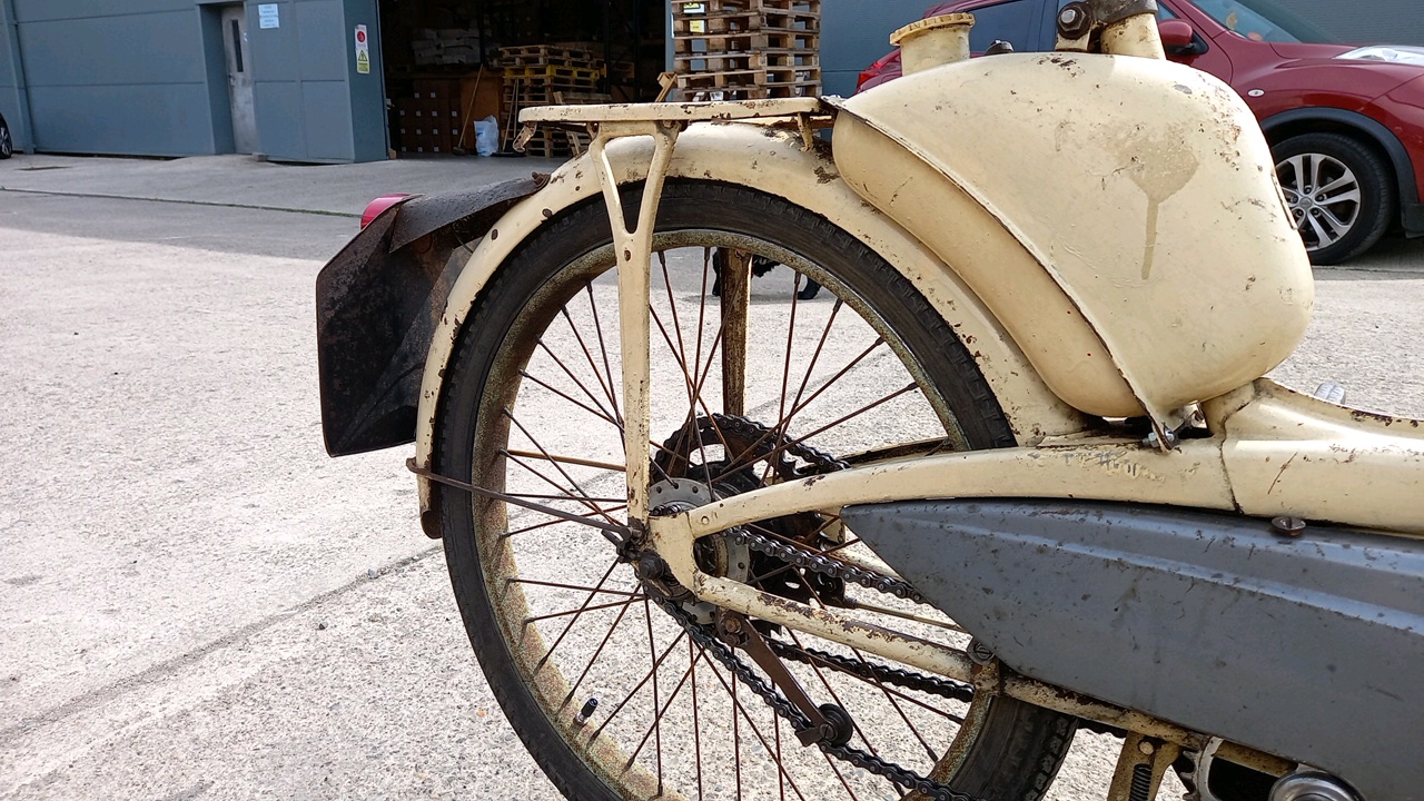 Lot 413 - 1960 MOBYLETTE AV44