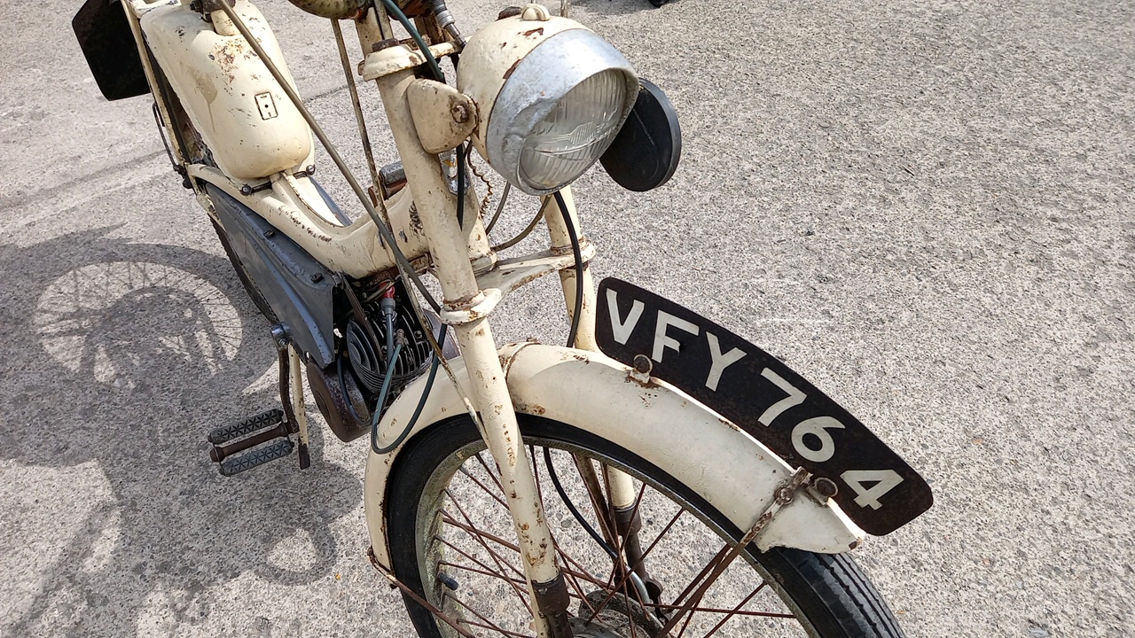 Lot 413 - 1960 MOBYLETTE AV44
