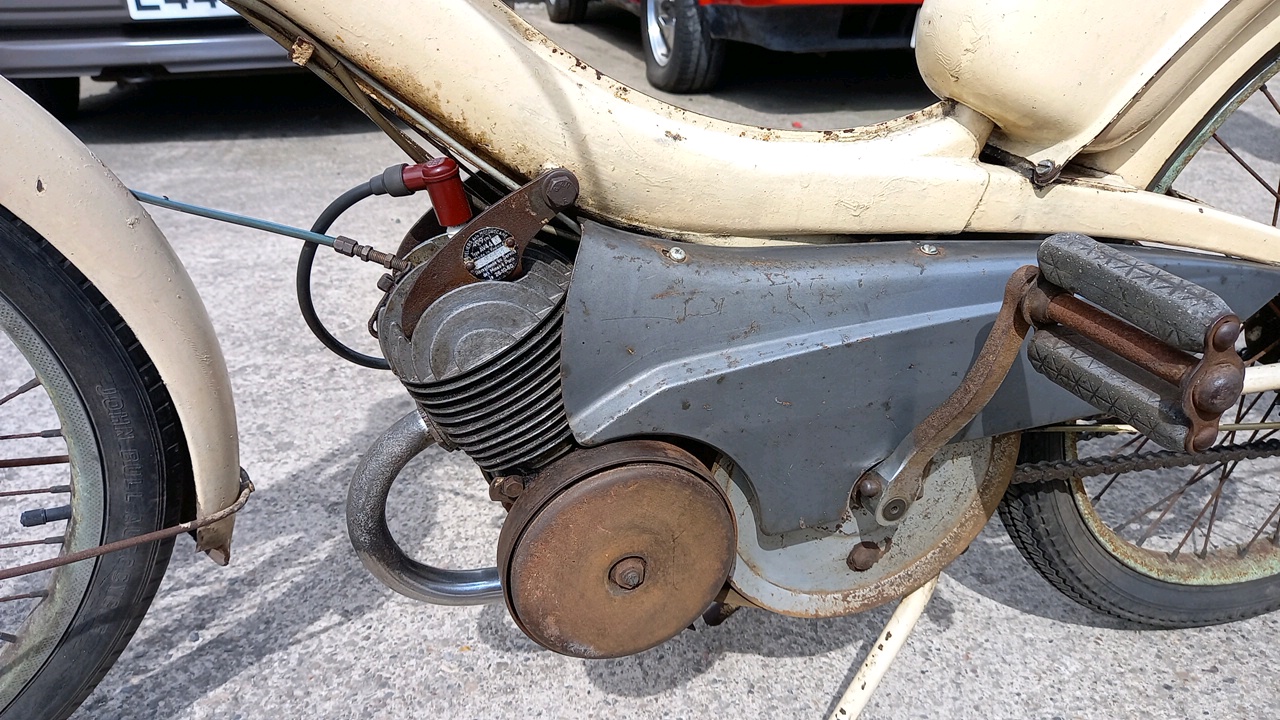 Lot 413 - 1960 MOBYLETTE AV44