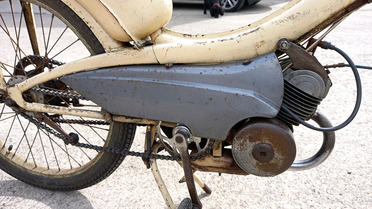 Lot 413 - 1960 MOBYLETTE AV44