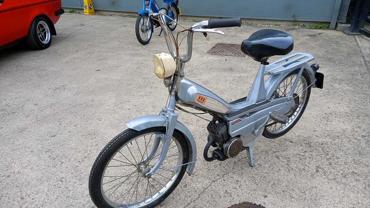 Lot 415 - 1976 MOBYLETTE N40 CADDY