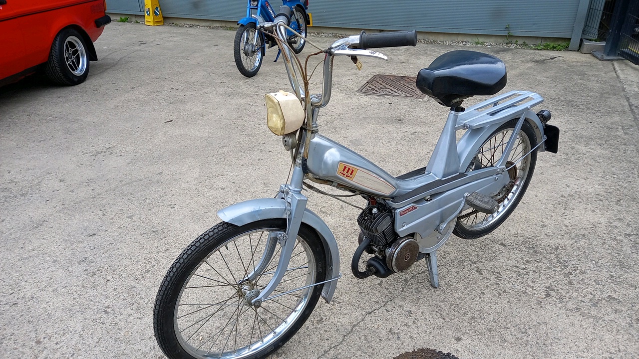 Lot 415 - 1976 MOBYLETTE N40 CADDY