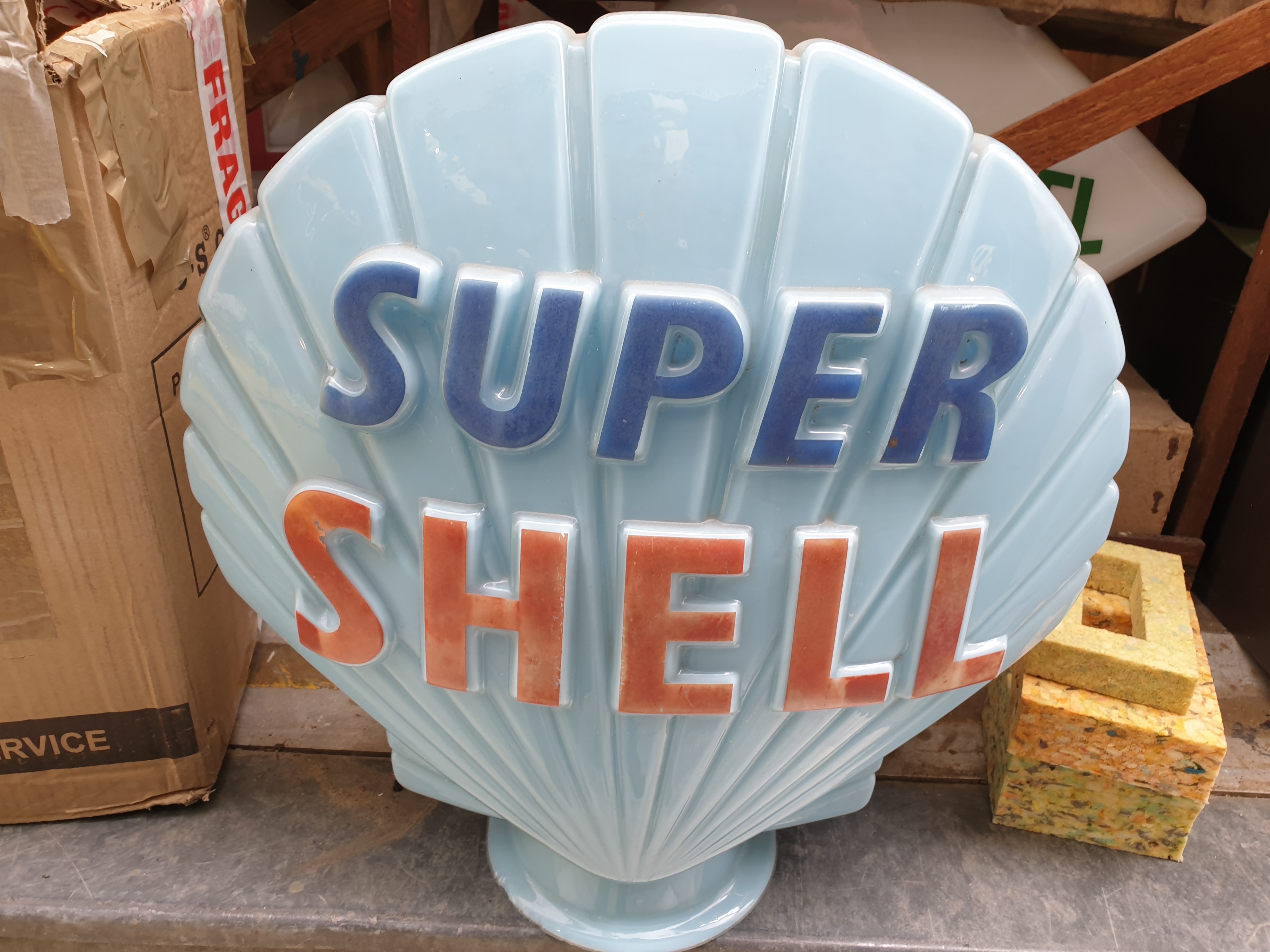 Lot 1 - SUPER SHELL GLOBE