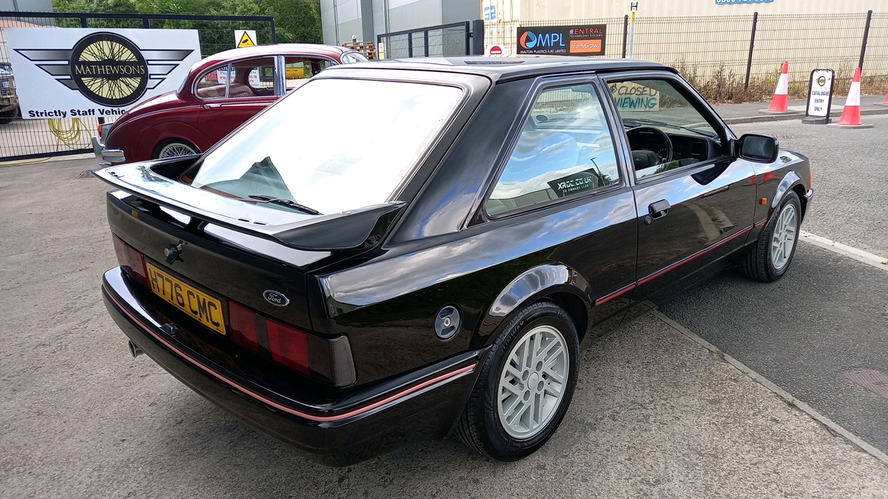 Lot 67 - 1991 FORD ESCORT XR3 INJECTION