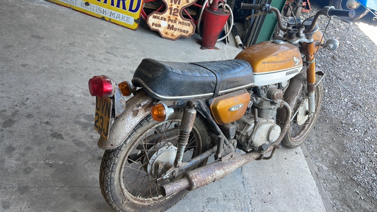 Lot 561 - 1970 HONDA 175CC
