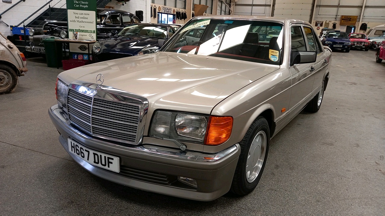 Lot 22 - 1990 MERCEDES 300 SE AUTO