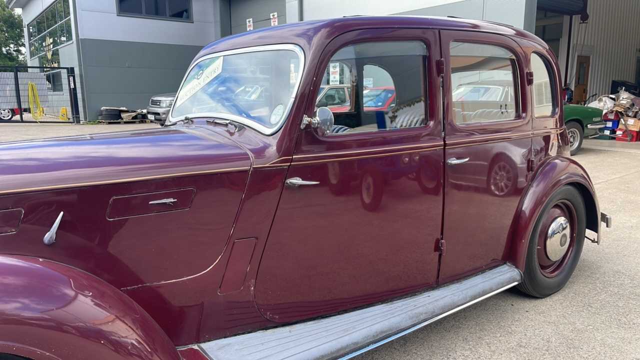 Lot 48 - 1947 ROVER P2