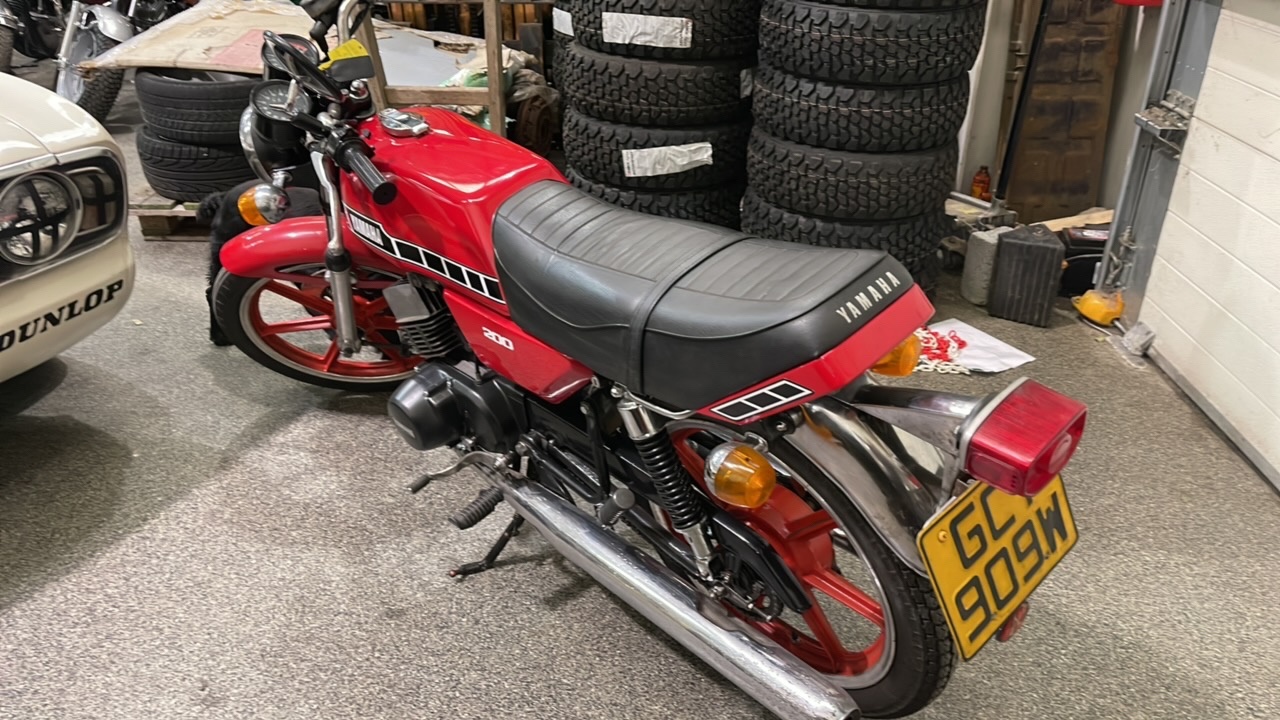 Lot 114 - 1980 YAMAHA RD200DX