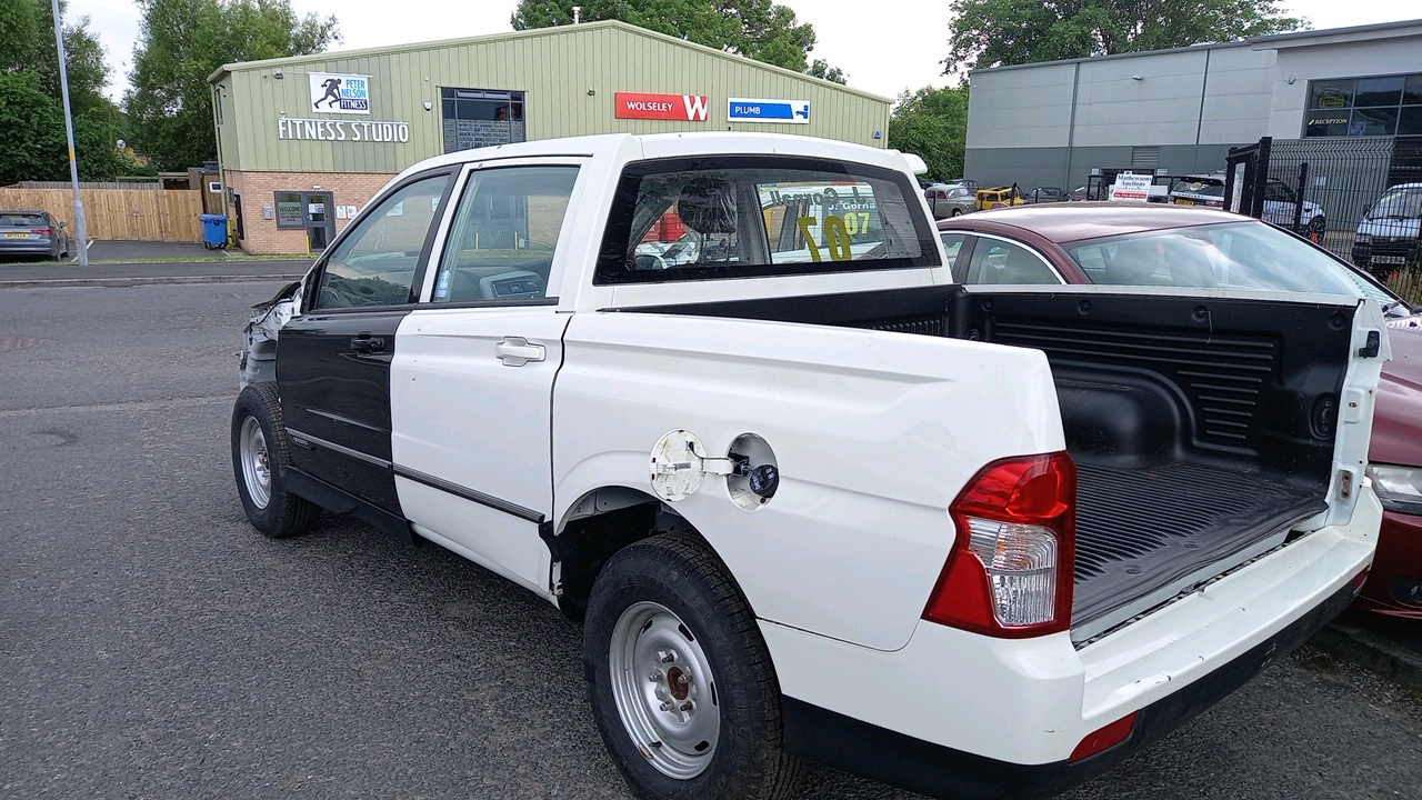 Lot 200 - 2017 SSANGYONG MUSSO RACING 4X2