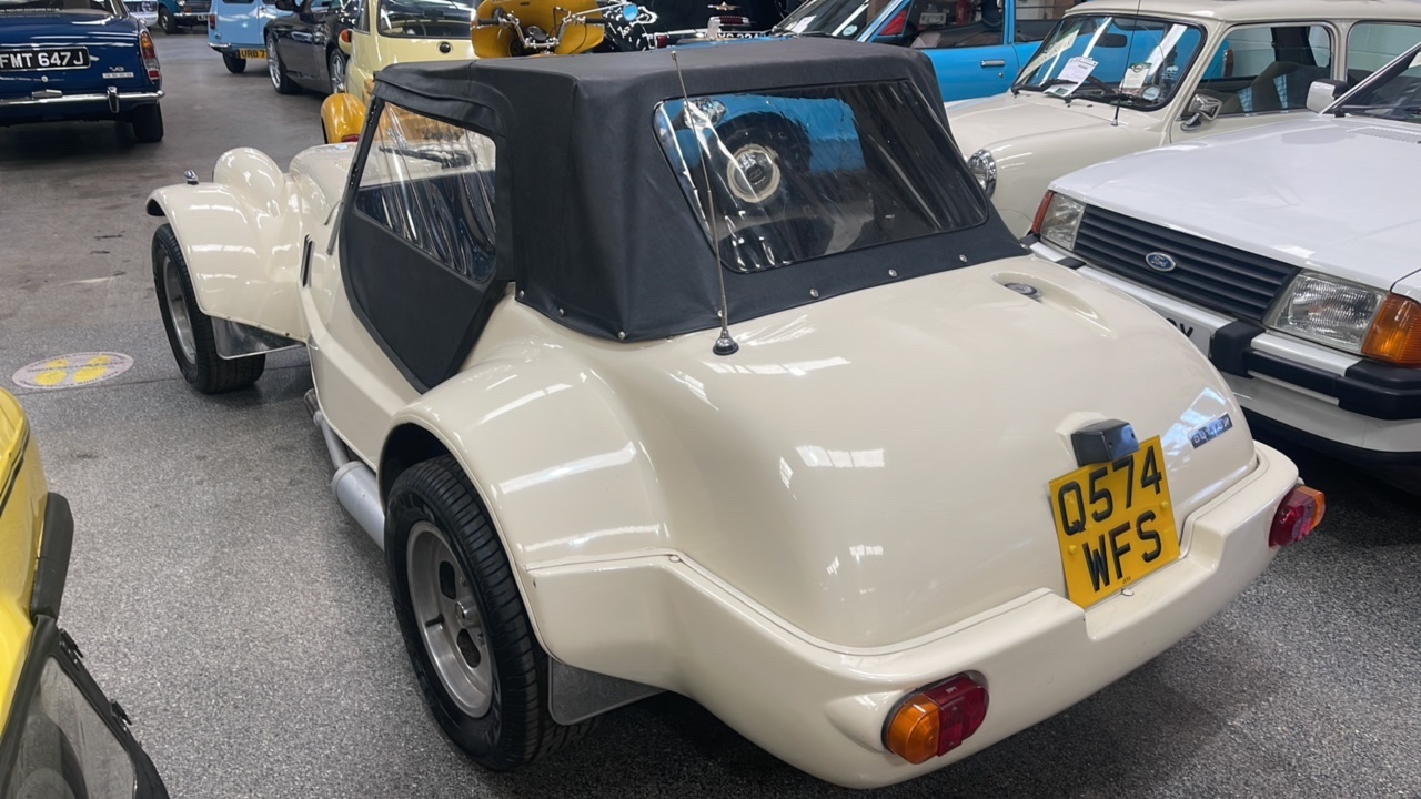 Lot 358 - 1985 DUTTON MELOS