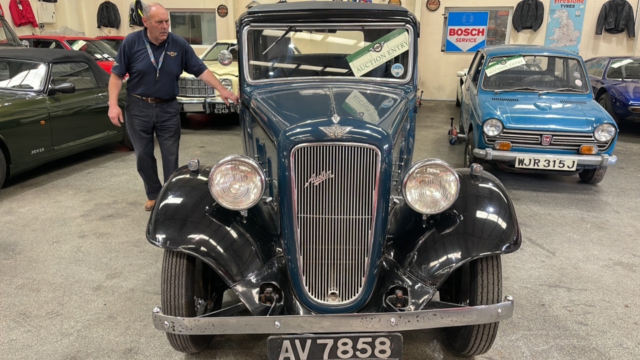 Lot 474 - 1935 AUSTIN SALOON