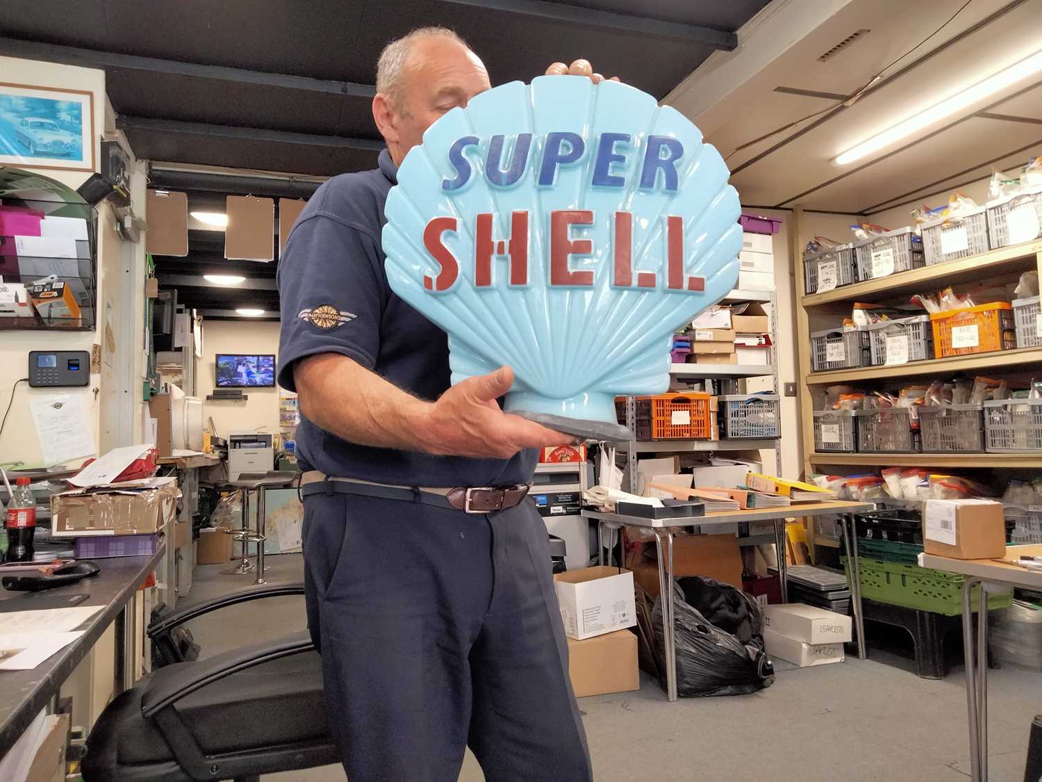 Lot 151 - GLASS SUPER SHELL GLOBE