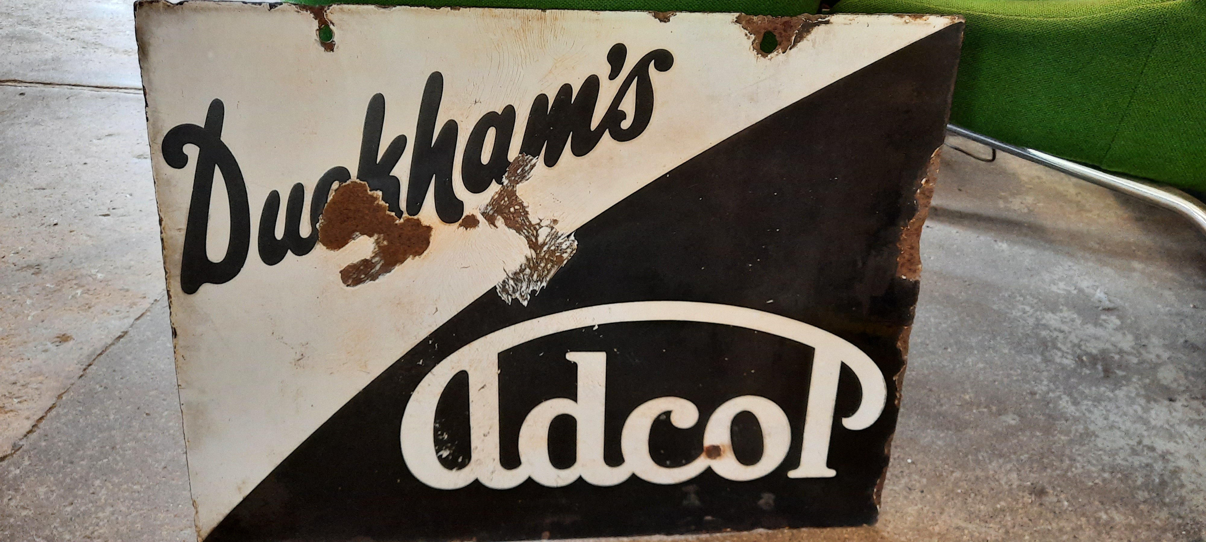 Lot 39 - DUCKHAMS SIGN