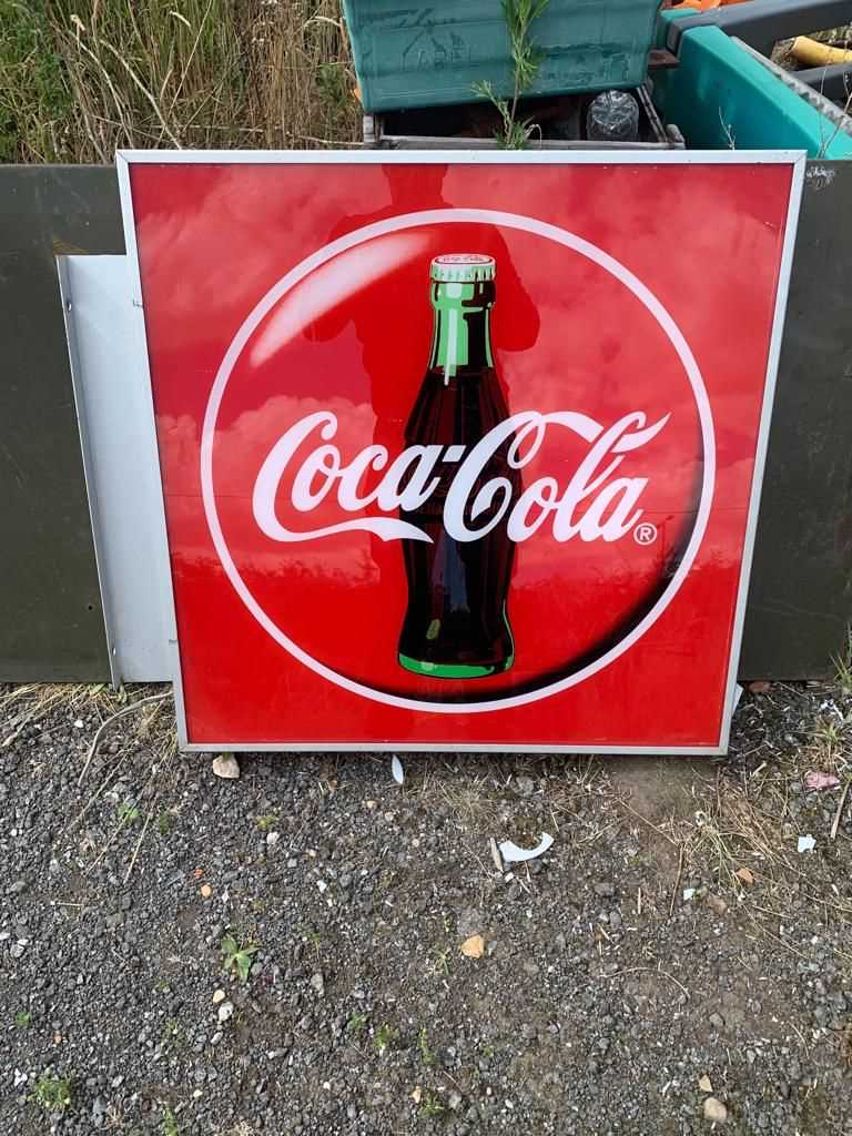 Lot 106 - DOUBLE SIDED ILLUMINATED COCA COLA SIGN