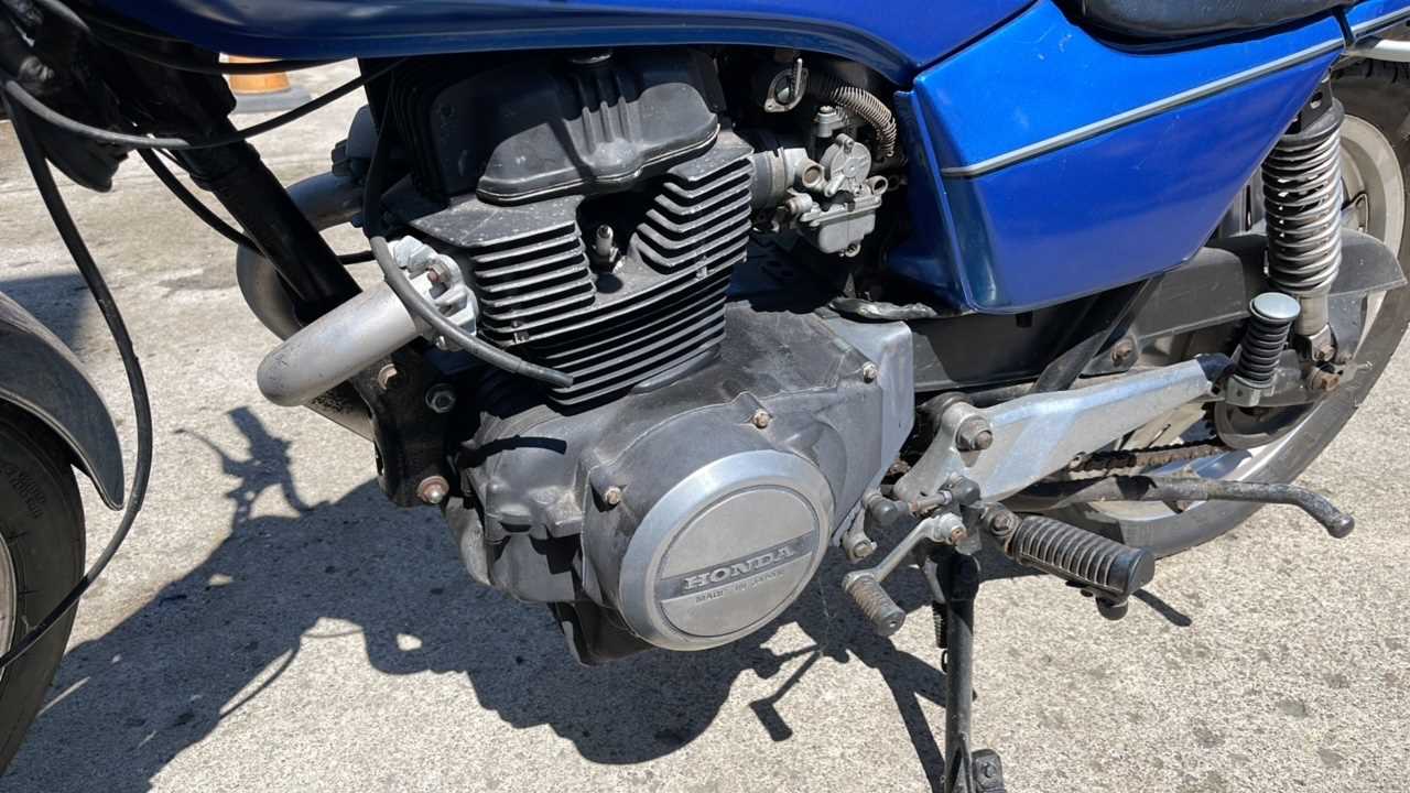 Lot 34 - 1982 HONDA CB250N