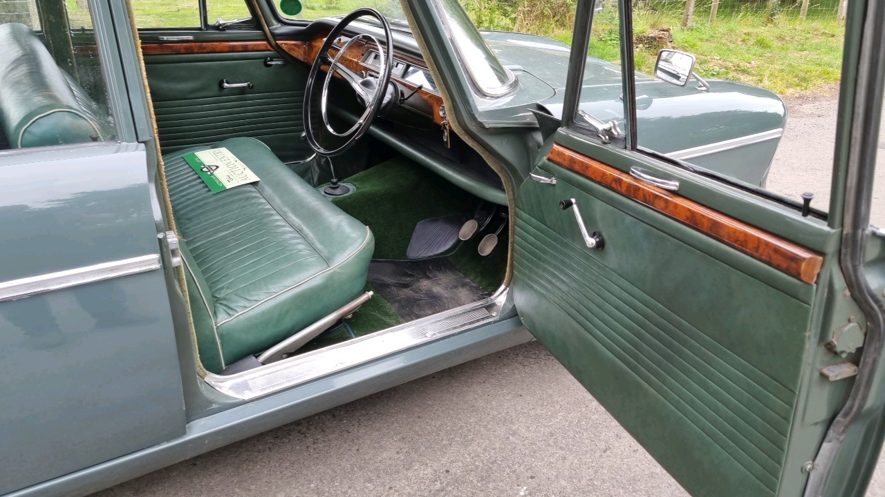 Lot 65 - 1962 SINGER VOGUE