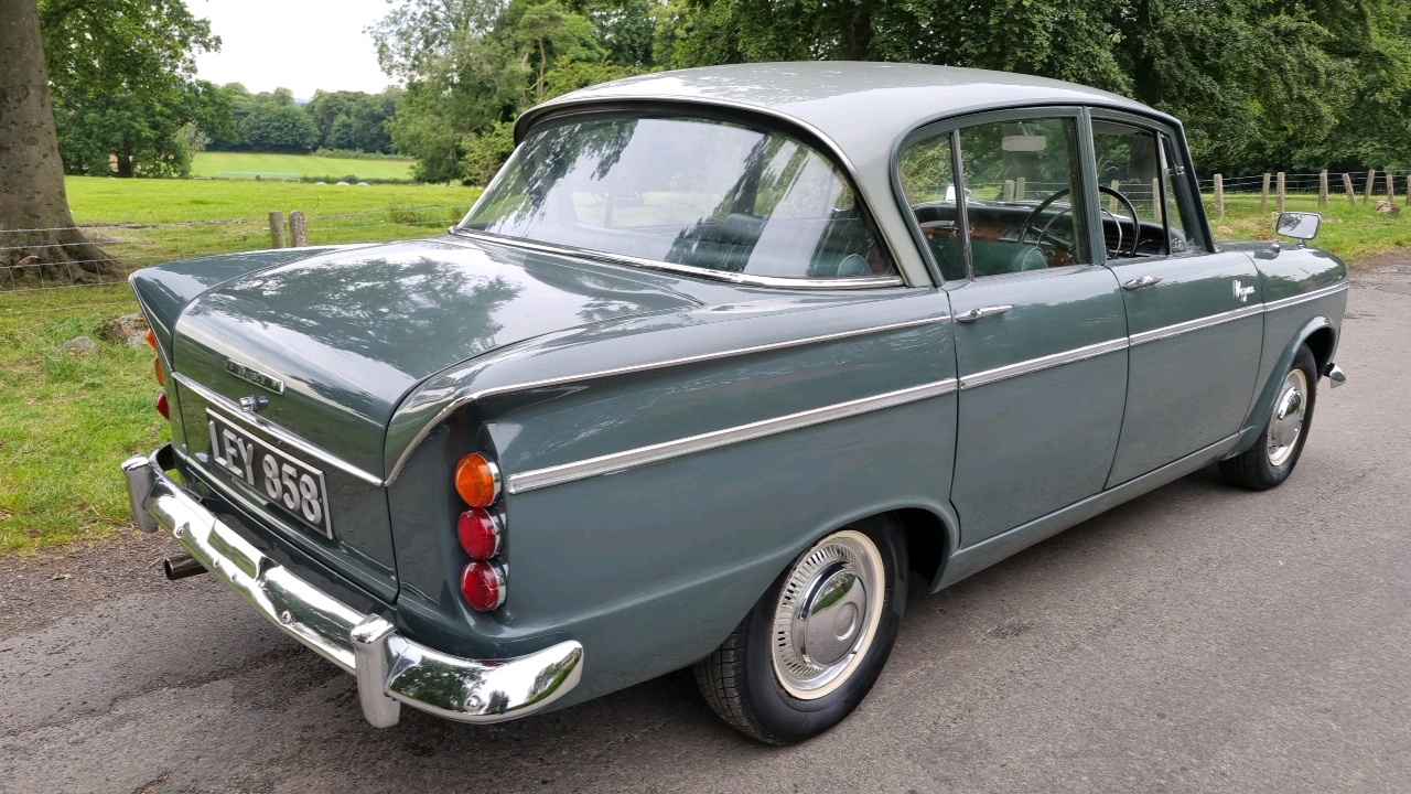 Lot 65 - 1962 SINGER VOGUE