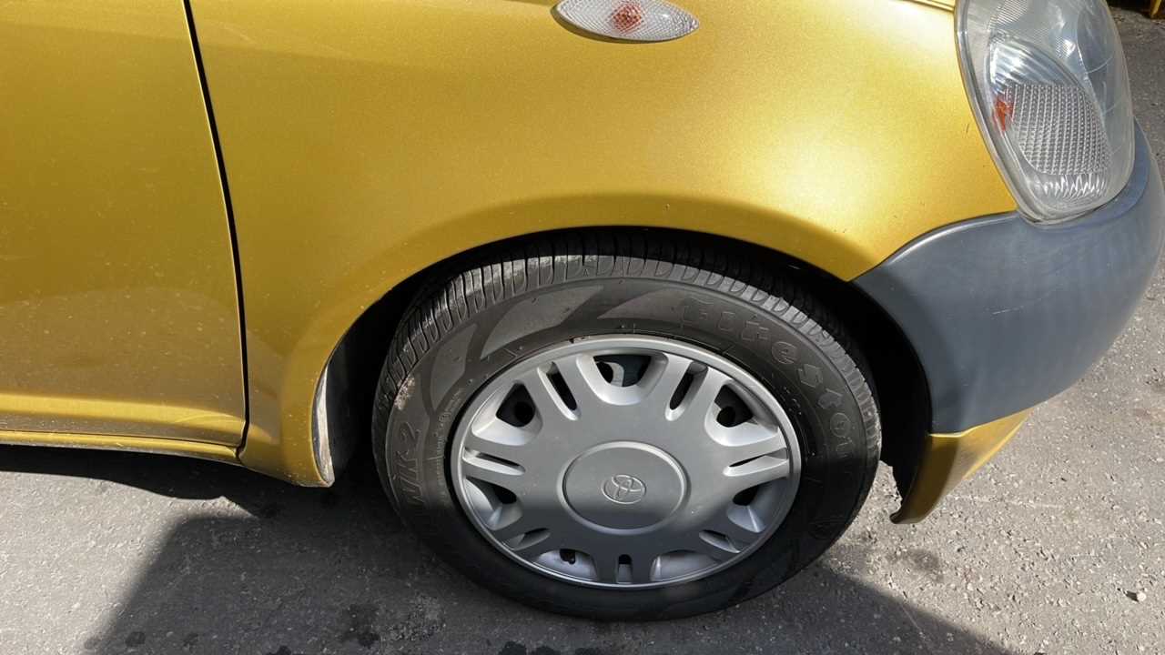 Lot 272 - 2001 TOYOTA YARIS GS