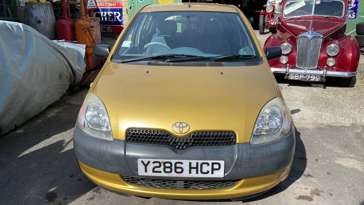 Lot 272 - 2001 TOYOTA YARIS GS