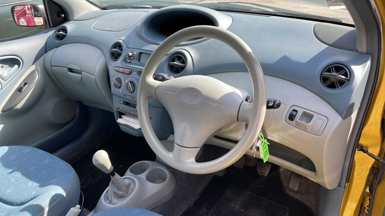 Lot 272 - 2001 TOYOTA YARIS GS