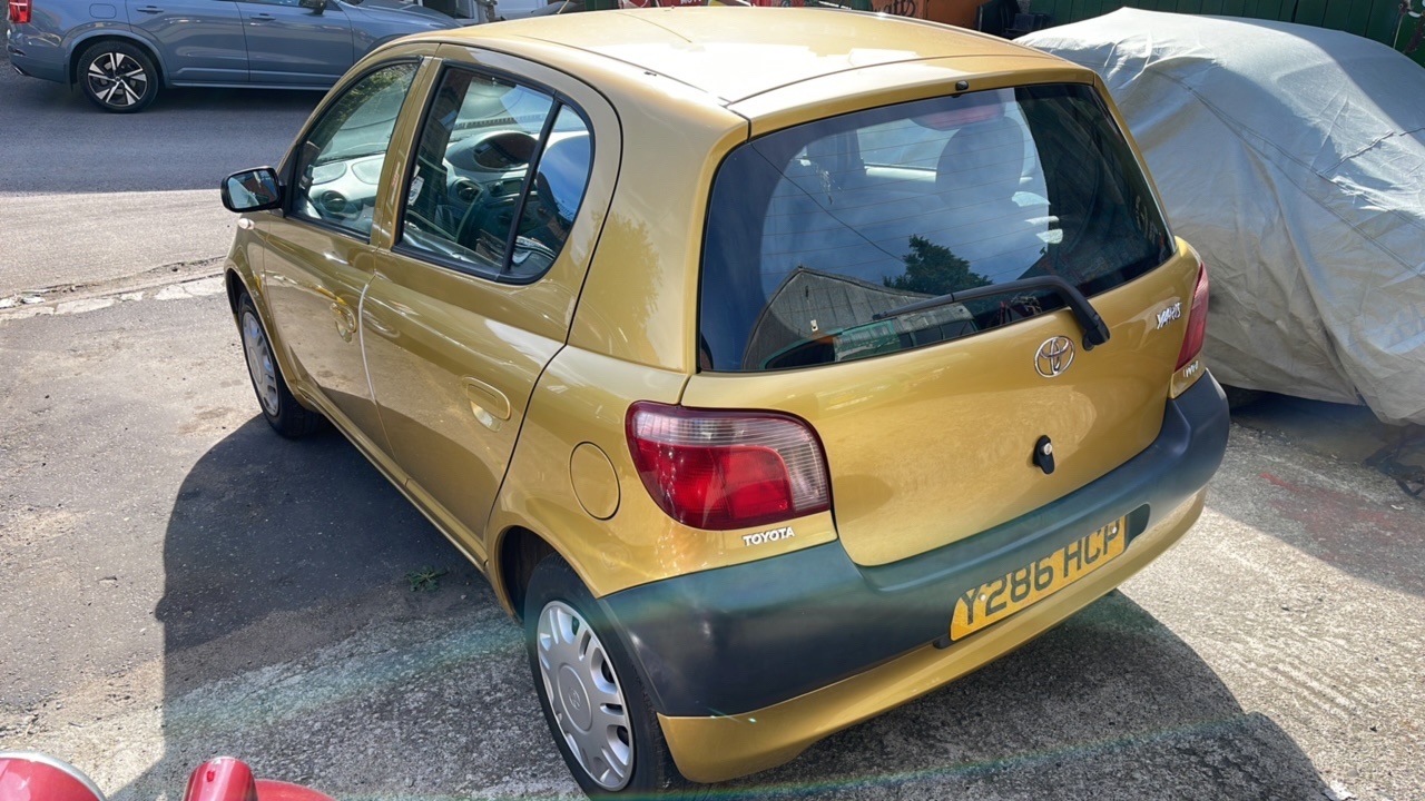 Lot 272 - 2001 TOYOTA YARIS GS