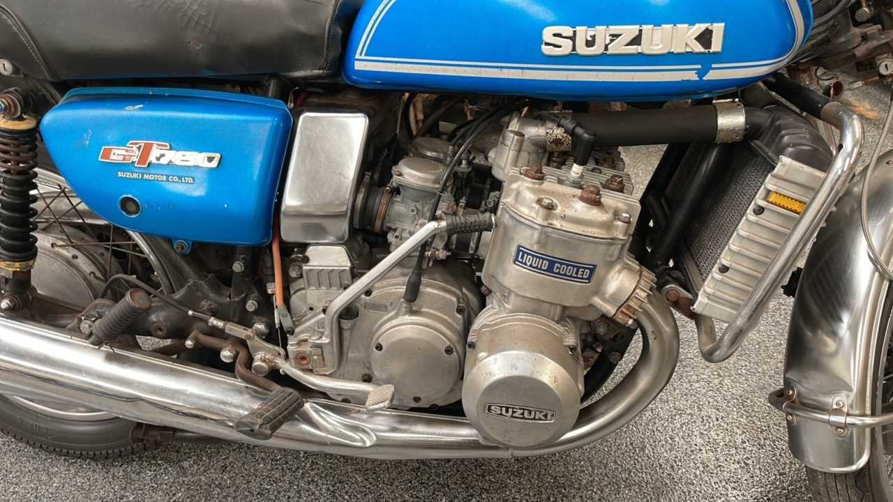 Lot 304 - 1974 SUZUKI GT750