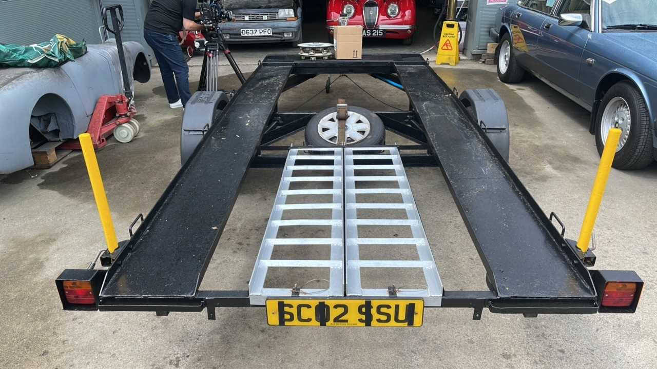 Lot 388 - SINGLE AXEL CAR TRAILER