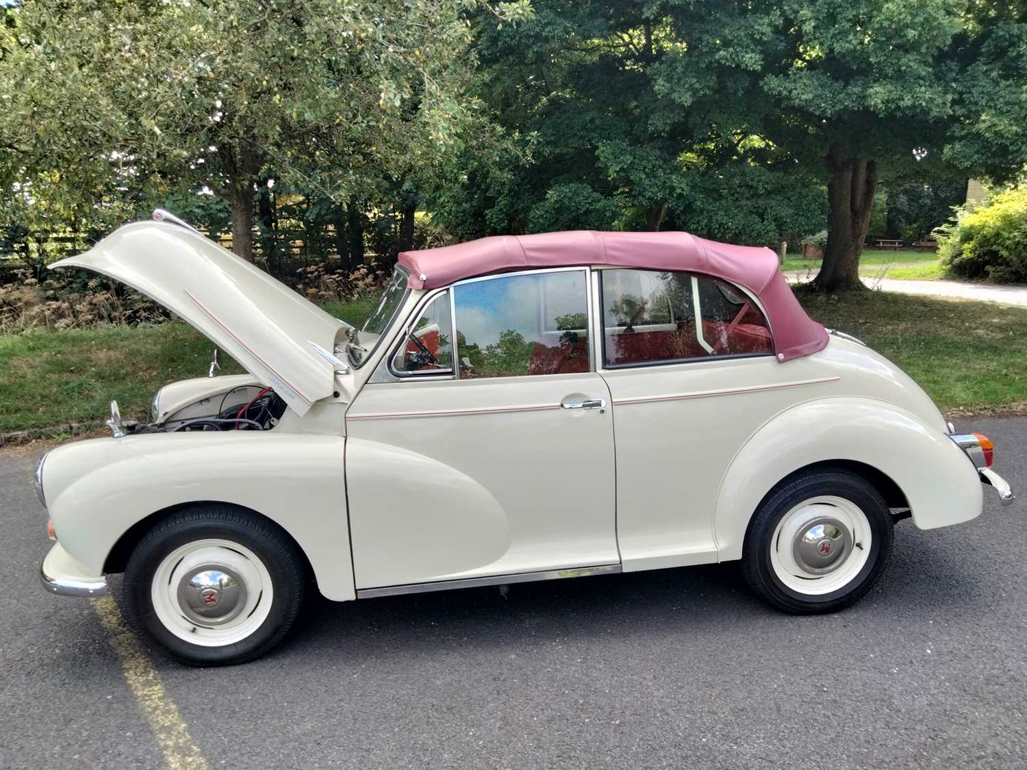 Lot 472 - 1968 MORRIS MINOR 1000 CONVERTIBLE