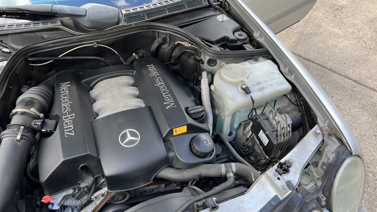 Lot 590 - 1999 MERCEDES CLK 320