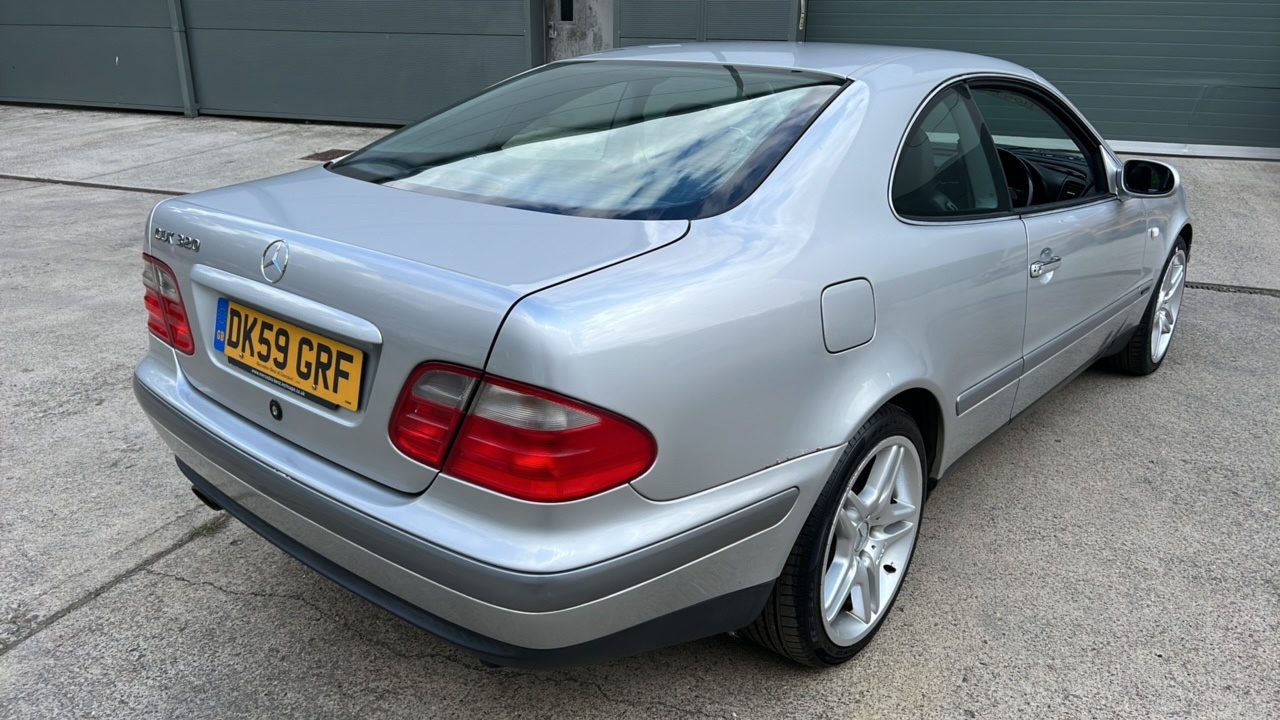 Lot 590 - 1999 MERCEDES CLK 320