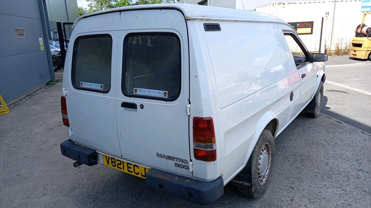 Lot 603 - 2000 ROVER MAESTRO VAN