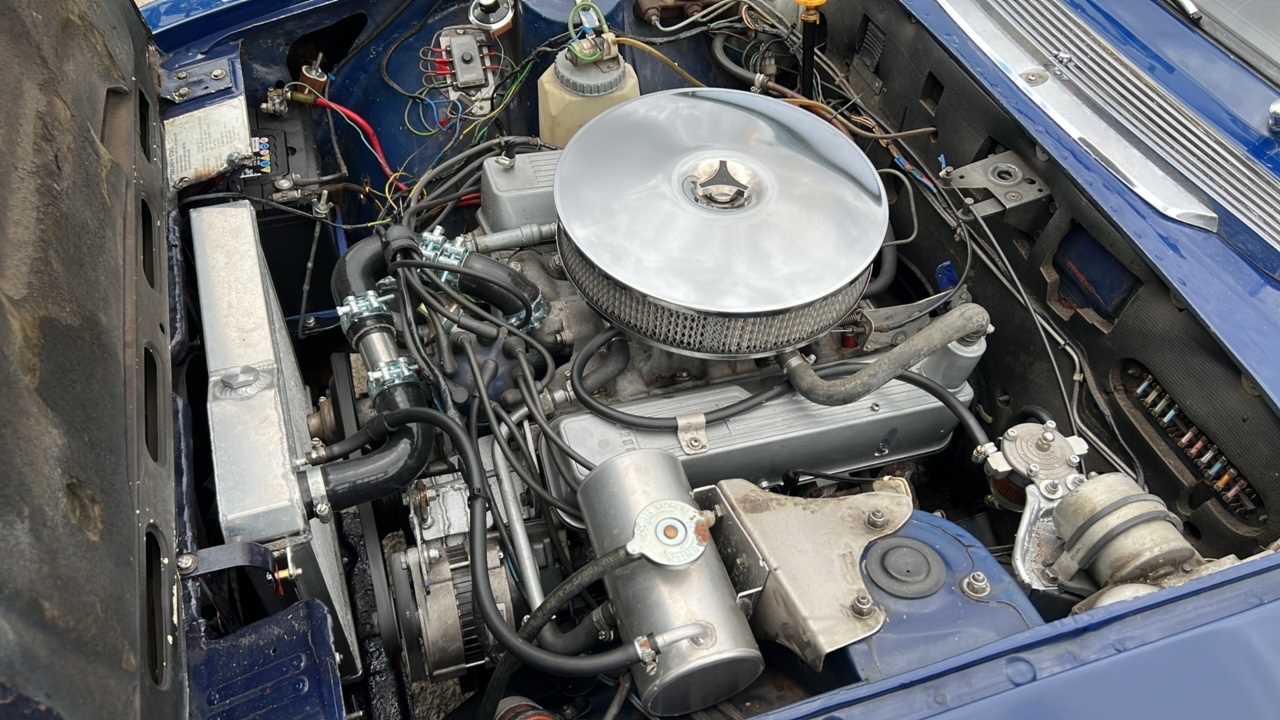 Lot 632 - 1972 TRIUMPH STAG