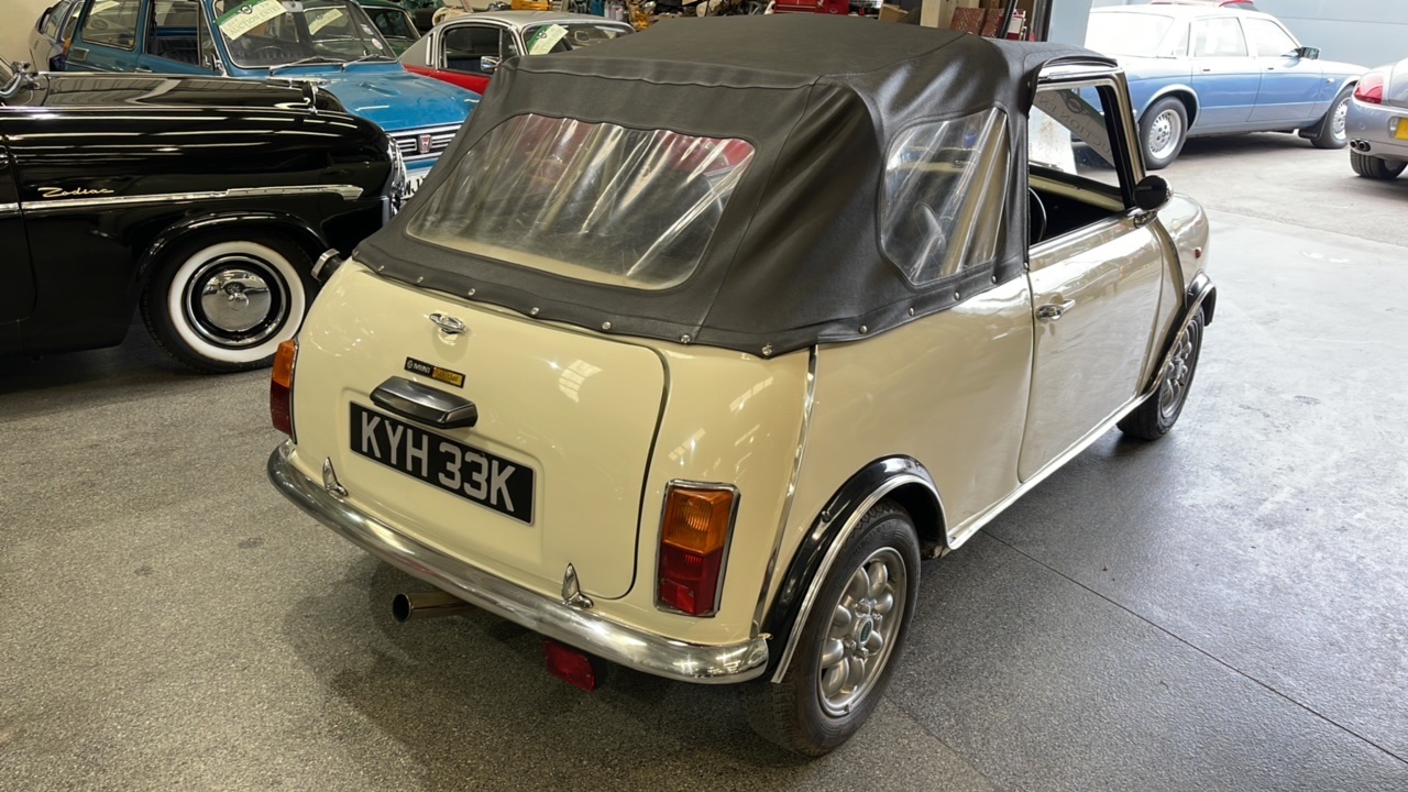Lot 429 - 1971 LEYLAND CARS MINI 1000