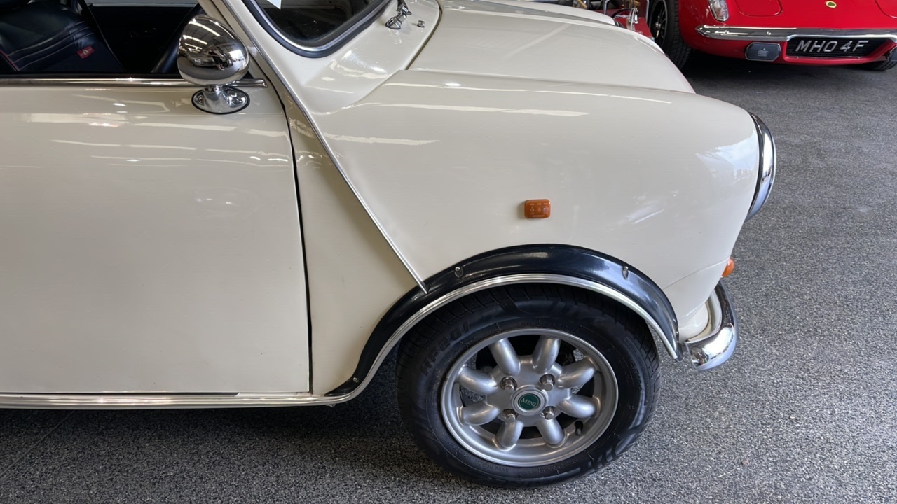 Lot 429 - 1971 LEYLAND CARS MINI 1000