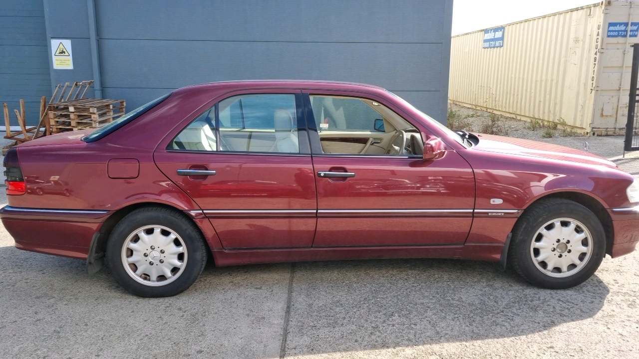 Lot 84 - 1999 MERCEDES C200 ELEGANCE AUTO