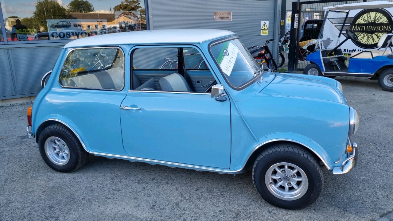 Lot 92 - 1976 MORRIS MINI 1000