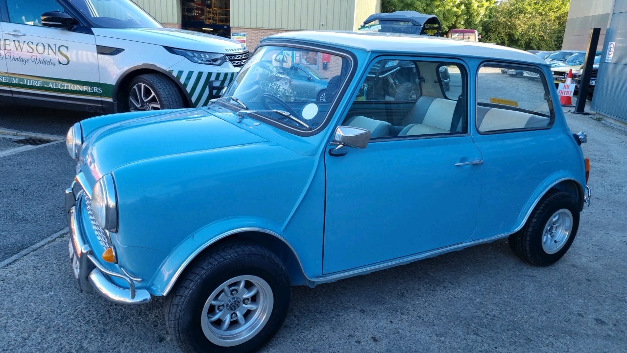 Lot 92 - 1976 MORRIS MINI 1000