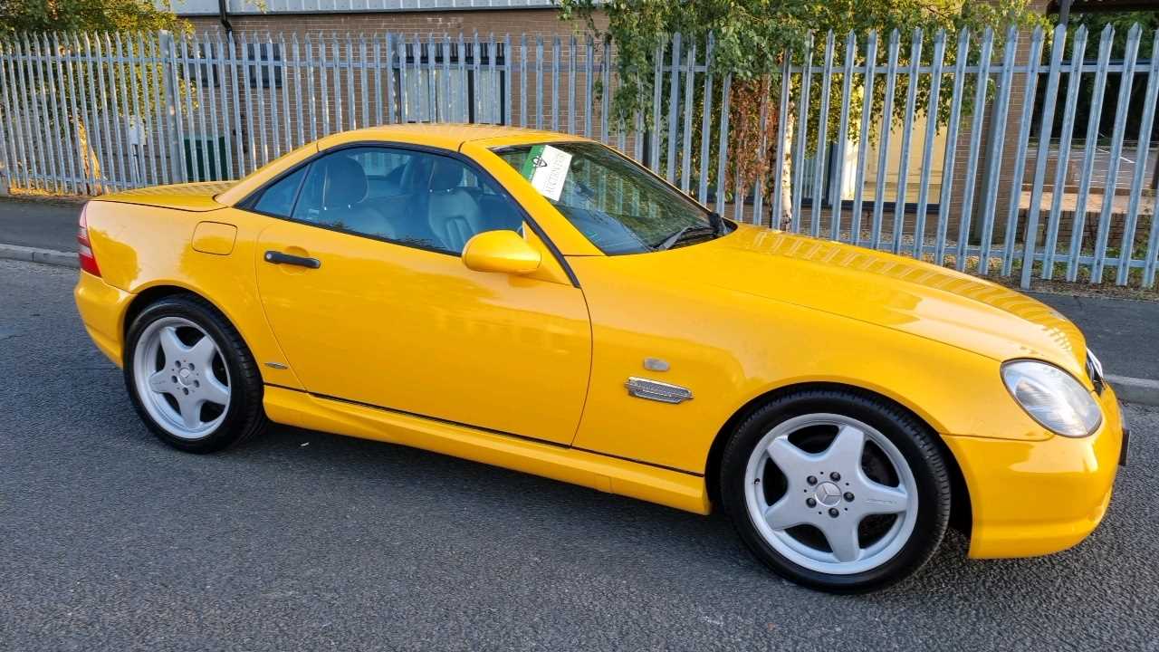 Lot 105 - 1999 MERCEDES SLK230
