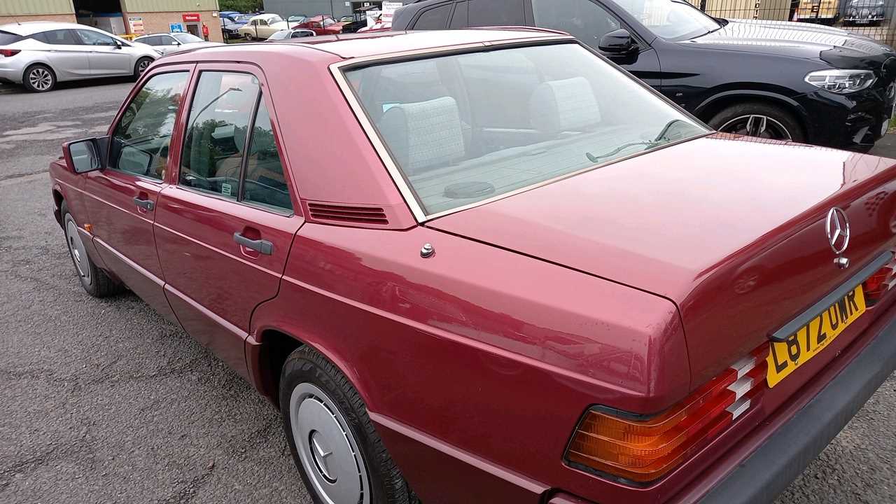 Lot 148 - 1994 MERCEDES E190 AUTO