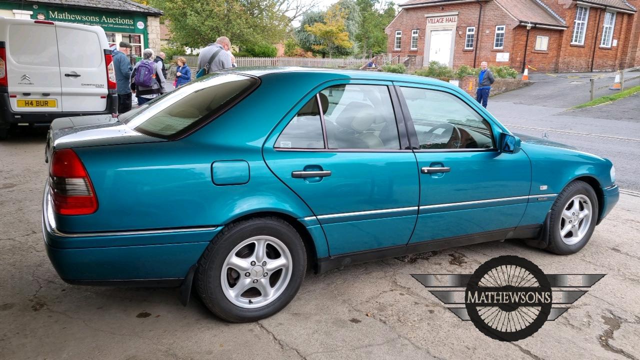 Lot 250 - 1997 MERCEDES C200 ELEGANCE