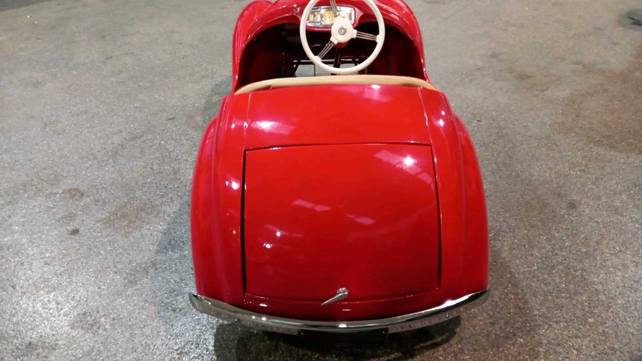 Lot 583 - AUSTIN J40 PEDAL CAR