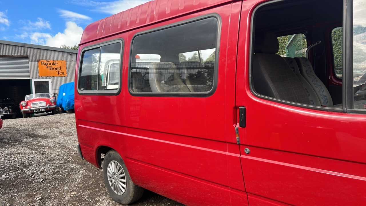 Lot 185 - 1989 FORD TRANSIT 12 SEAT BUS