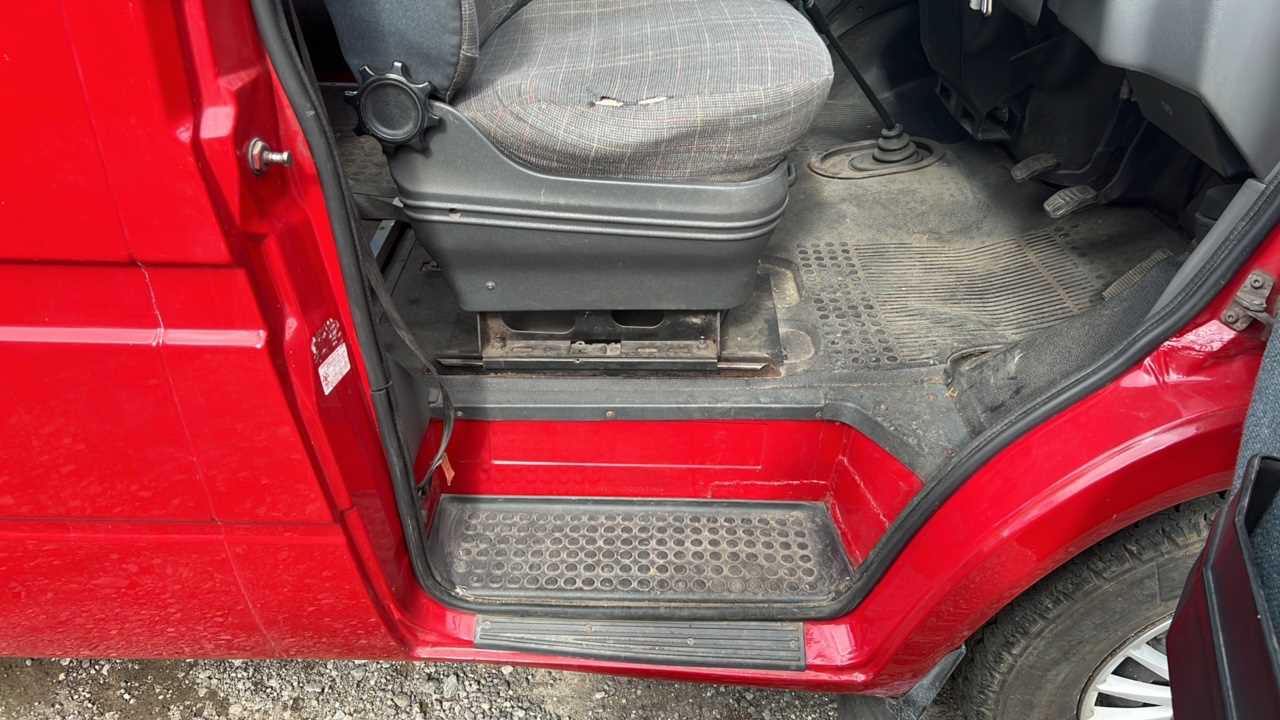 Lot 185 - 1989 FORD TRANSIT 12 SEAT BUS