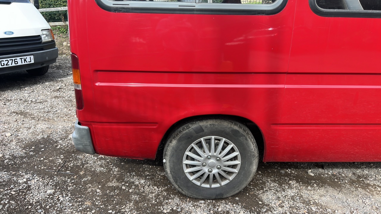 Lot 185 - 1989 FORD TRANSIT 12 SEAT BUS