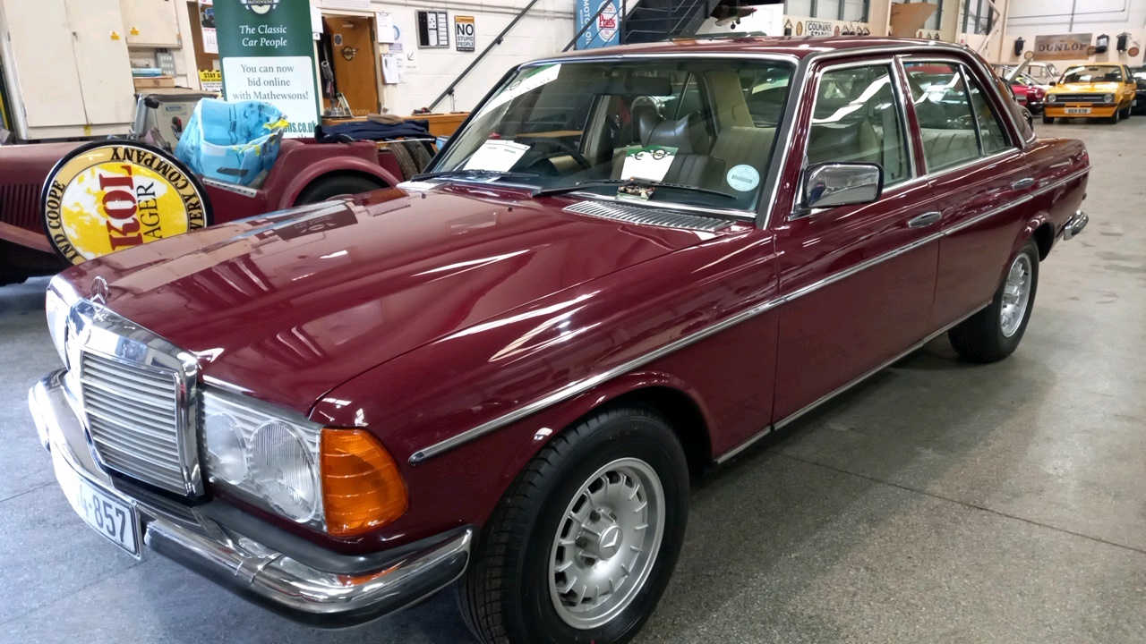 Lot 202 - 1978 MERCEDES 123