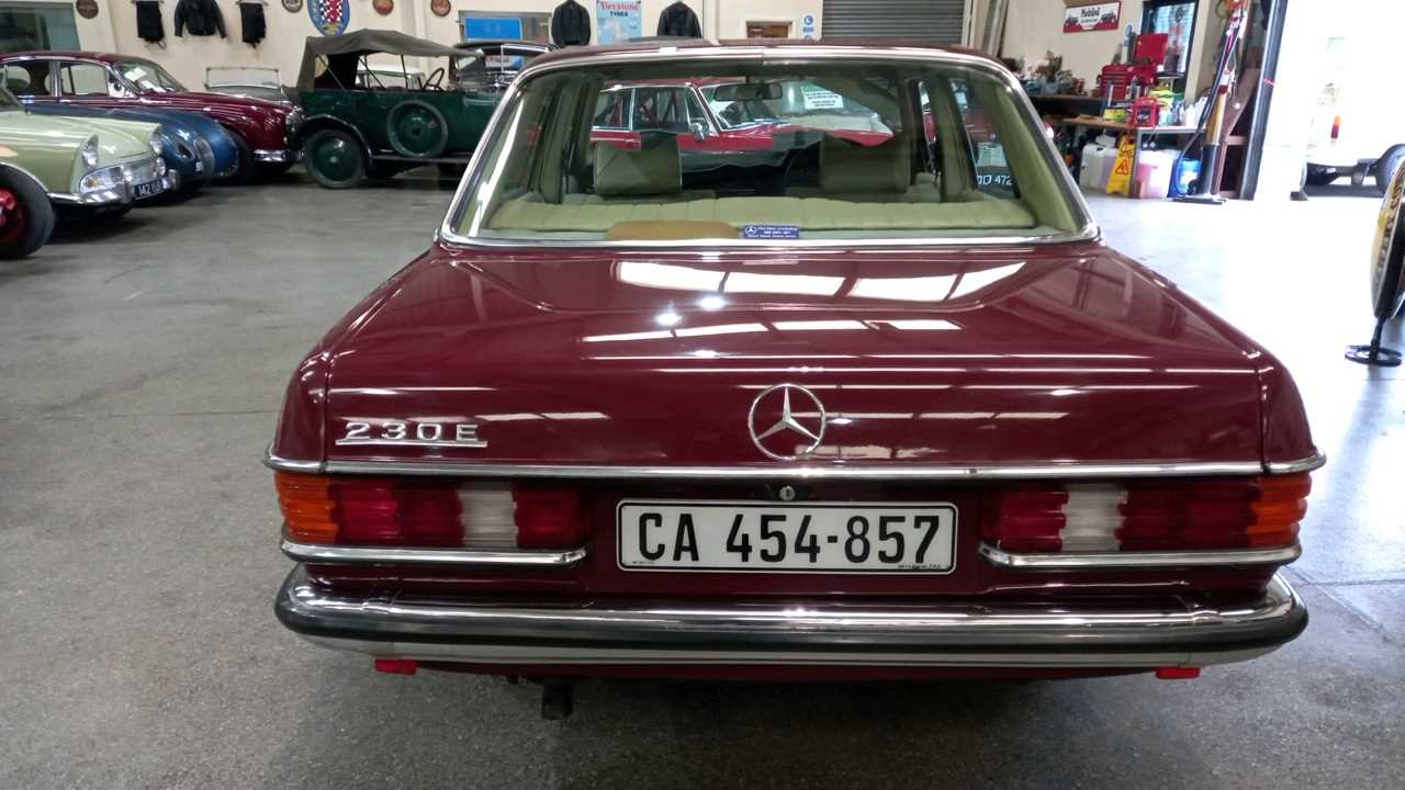 Lot 202 - 1978 MERCEDES 123