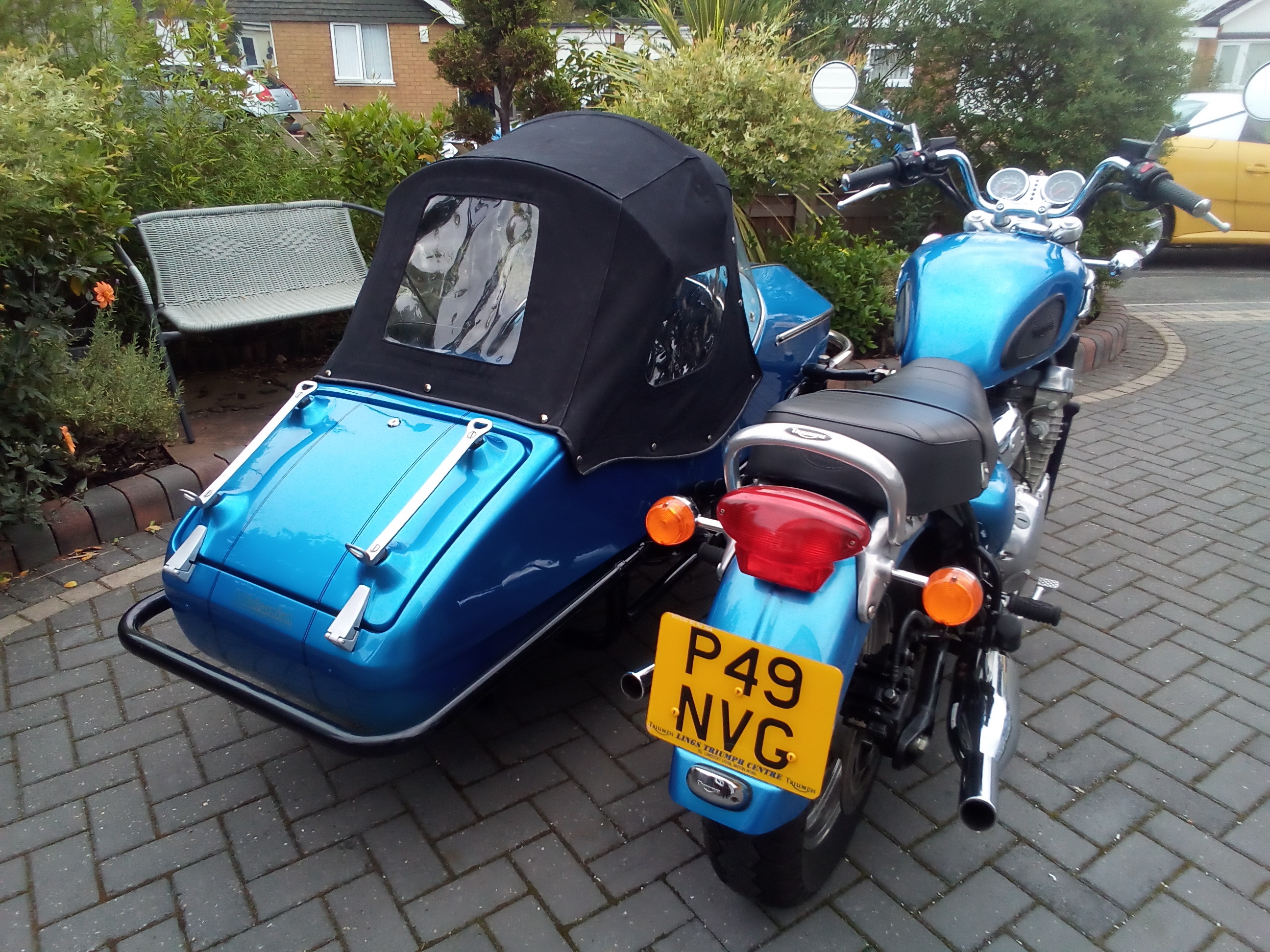 Lot 416 - 1996 TRIUMPH THUNDERBIRD & WATSONIAN SIDECAR