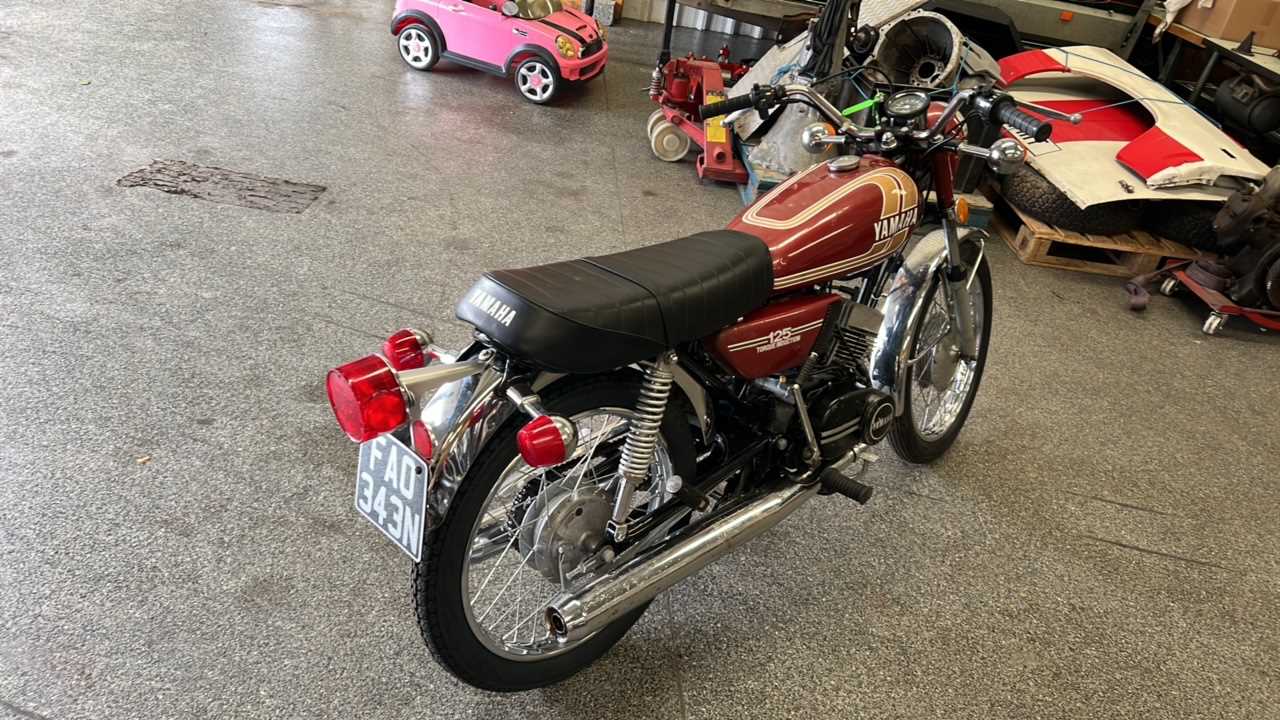 Lot 83 - 1974 YAMAHA RD 125